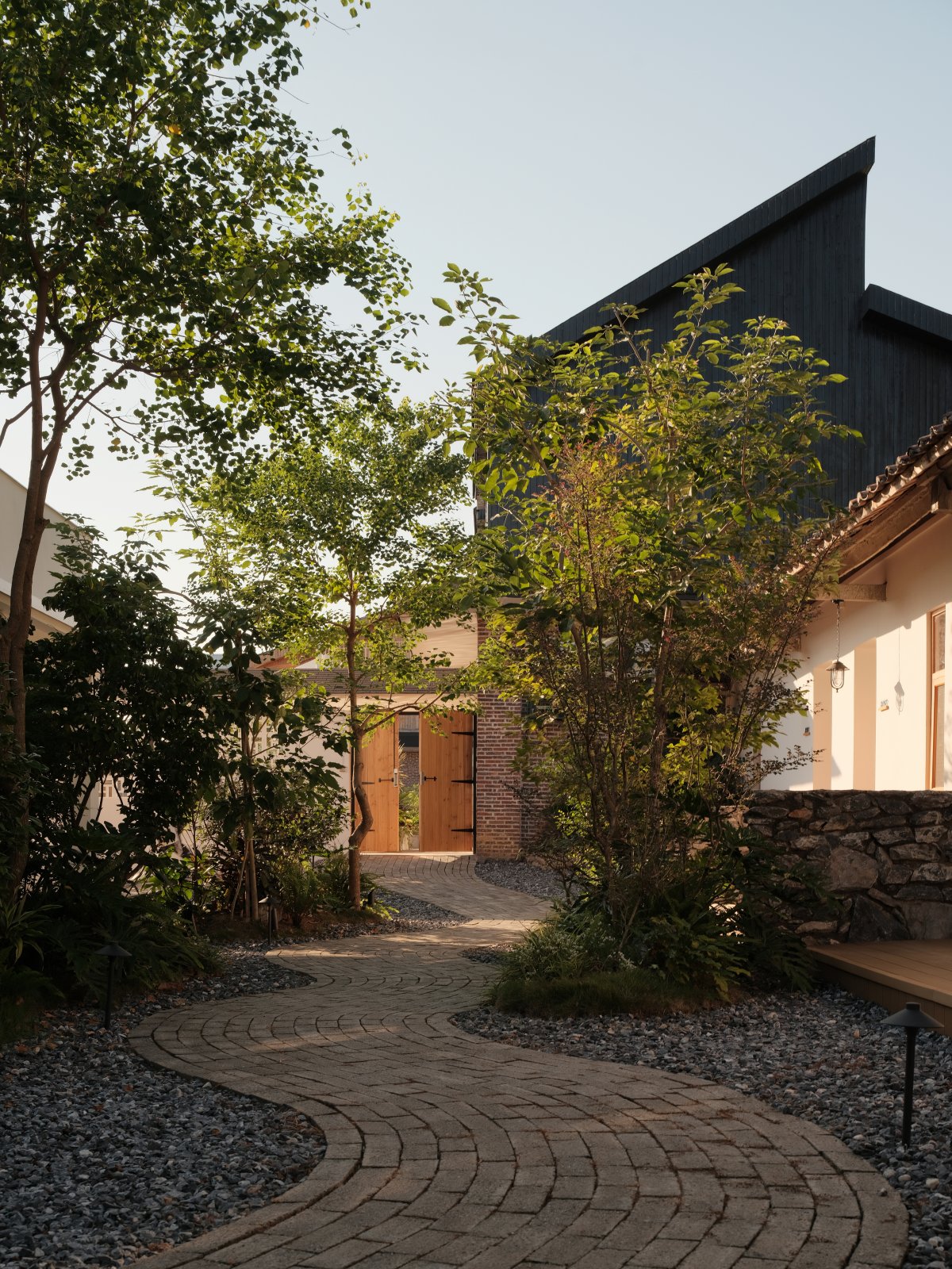 YinjiSpace - Benson Design x The Farm Tour Hotel