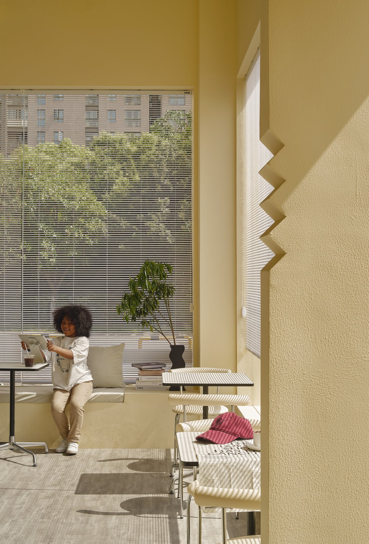 YinjiSpace - Confidant Design x 33 COFFEE