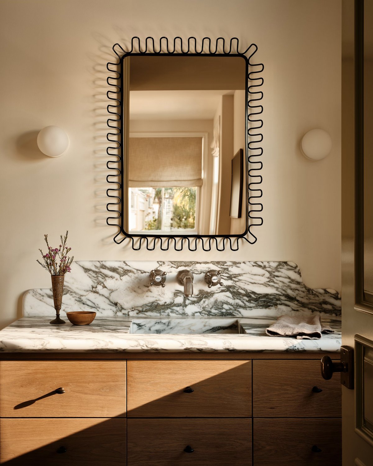 YINJISPACE - Ome Dezin x Via Donte