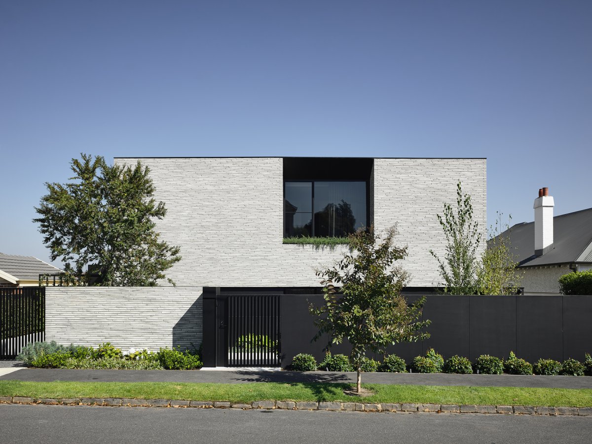 YinjiSpace - Simone Haag x Jennings