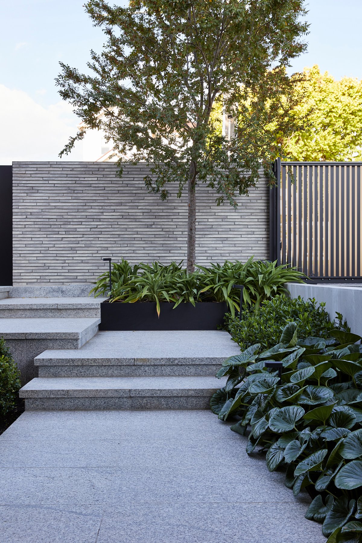 YinjiSpace - Simone Haag x Jennings