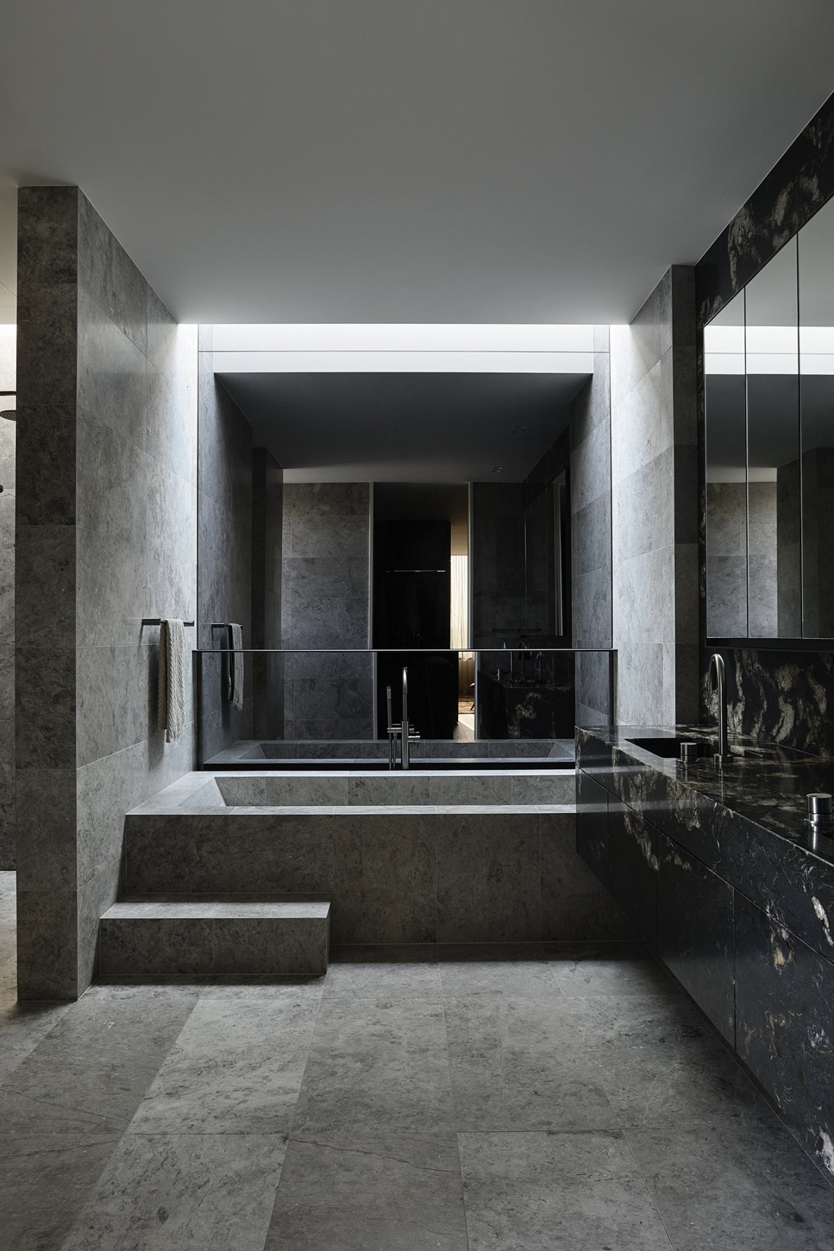 YinjiSpace - Simone Haag x Jennings