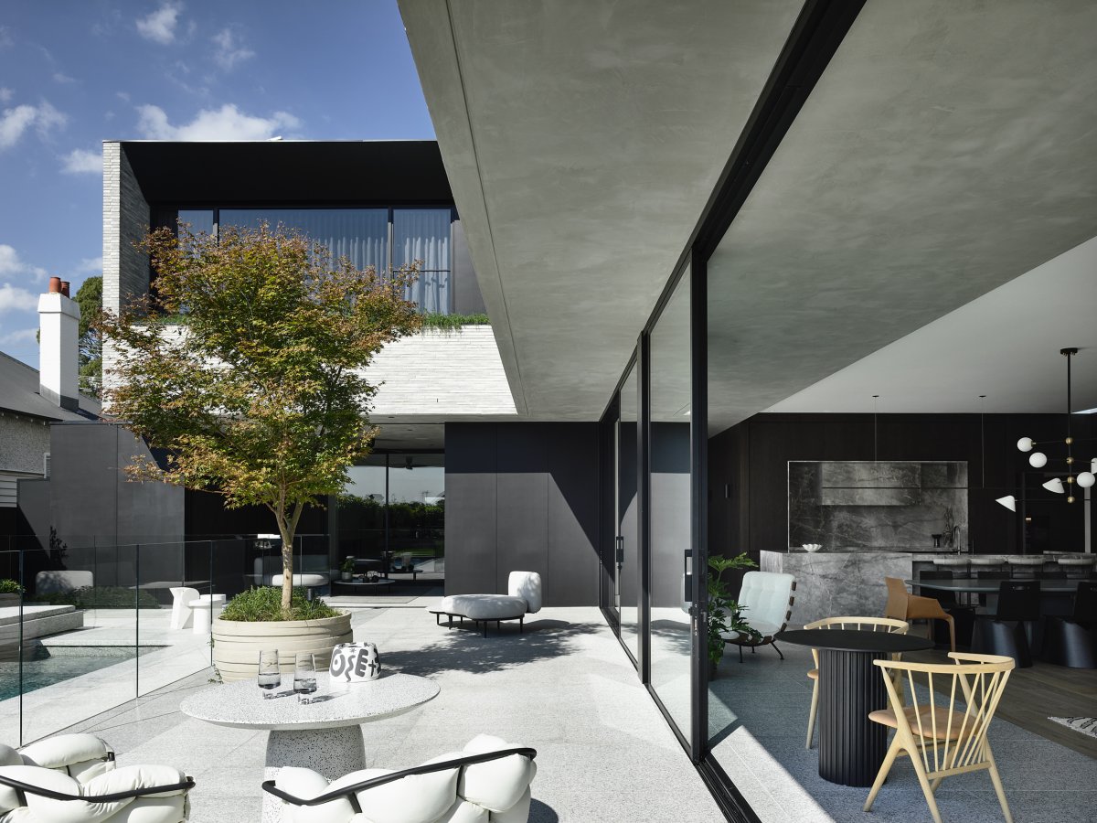 YinjiSpace - Simone Haag x Jennings