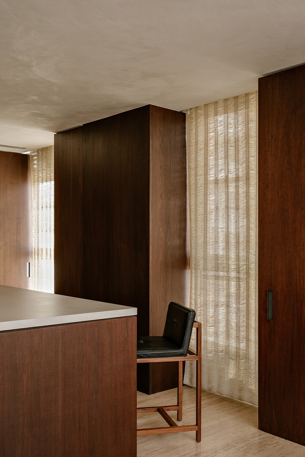 YINJISPACE - Felipe Hess Arquitetos x Autem Apartment