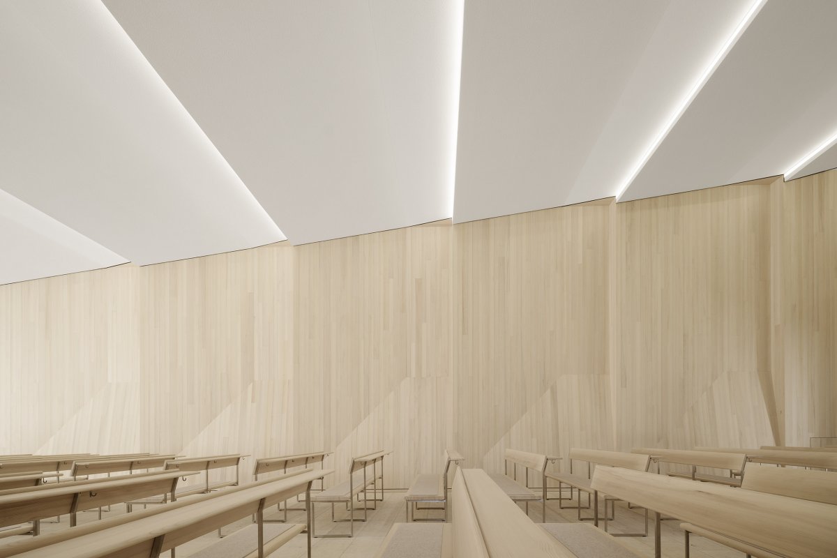 YINJISPACE - Kaestle Ocker x Aussegnungshalle Waldfriedhof