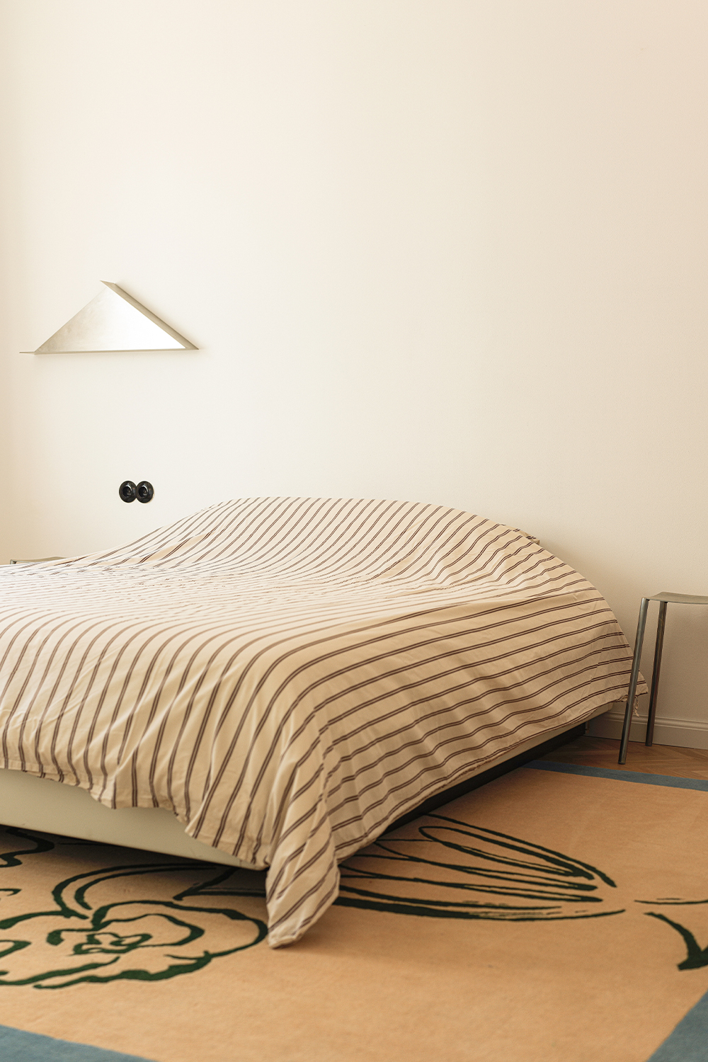 YINJISPACE - Albane Paret x Paradis Apartment