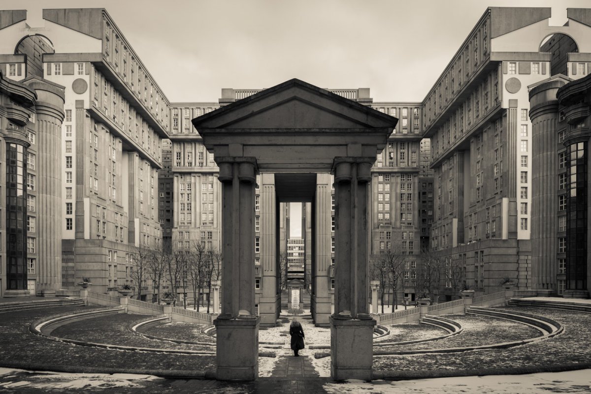 YinjiSpace - Ricardo Bofill x Les Espaces d Abraxas