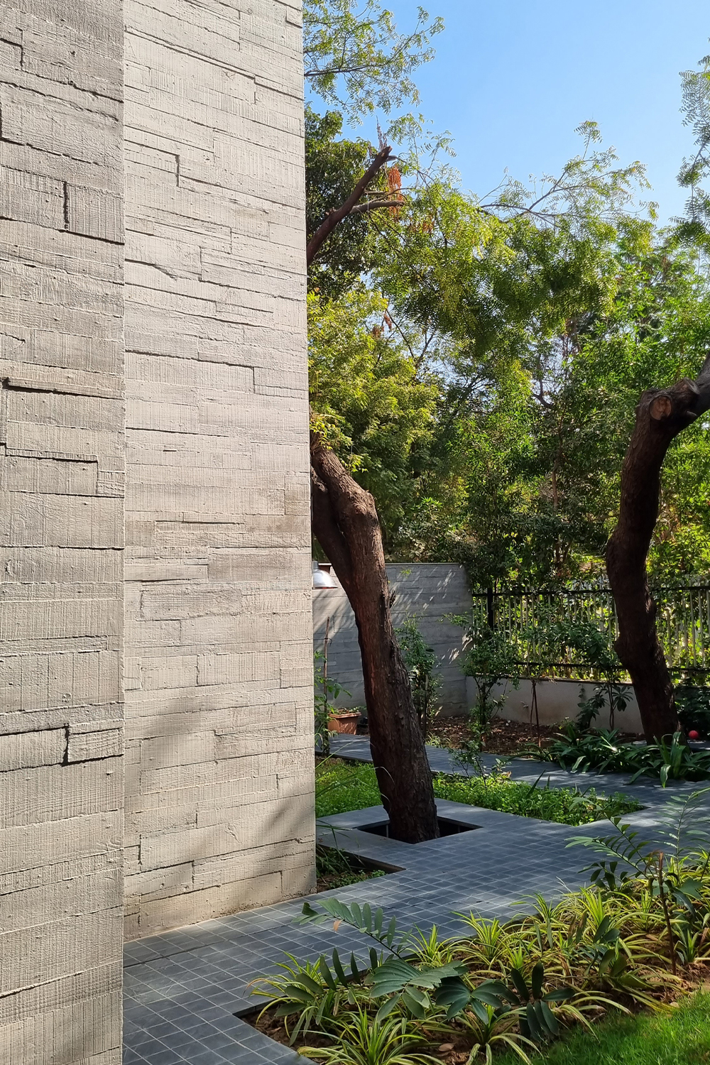 YINJISPACE - Matharoo Associates x Trees Sliced Through