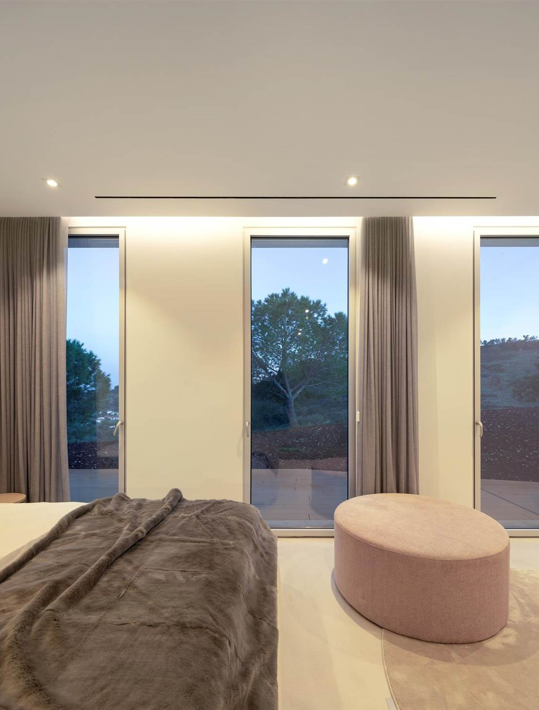 YINJISPACE - Vitor Vilhena x Messines House